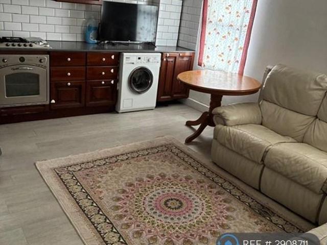 2 bedroom maisonette to rent