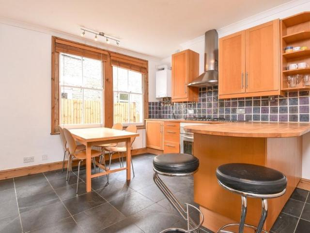 2 bedroom maisonette to rent