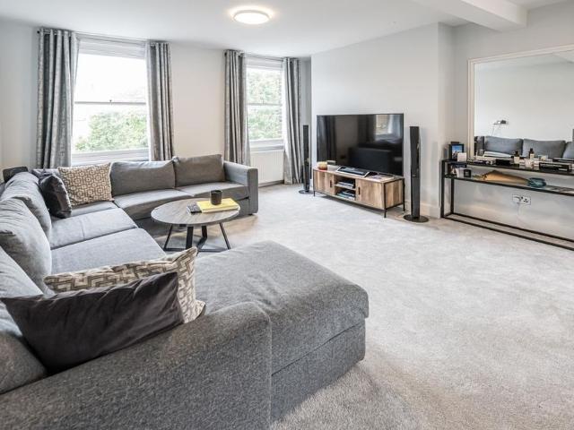 2 bedroom maisonette to rent