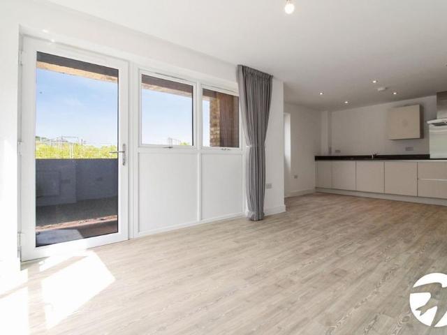 2 bedroom maisonette to rent