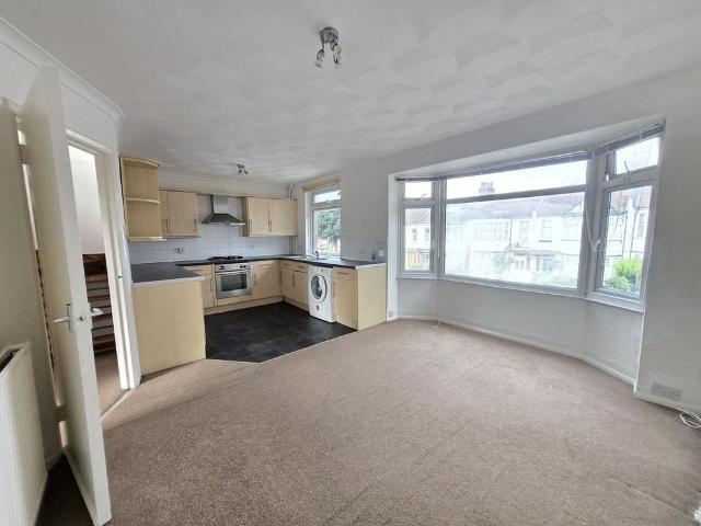 2 bedroom maisonette to rent