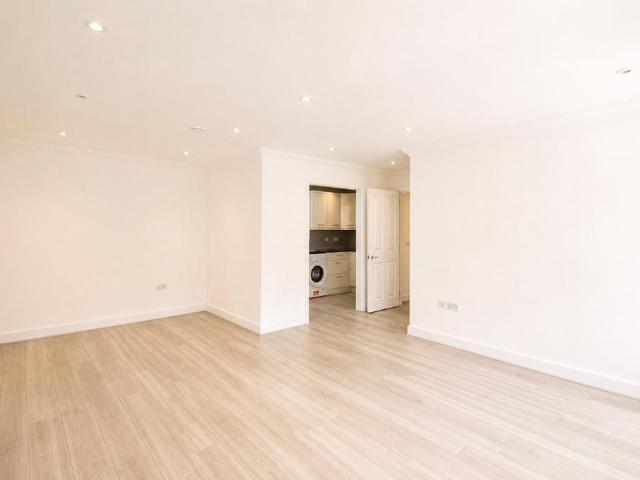 2 bedroom maisonette to rent