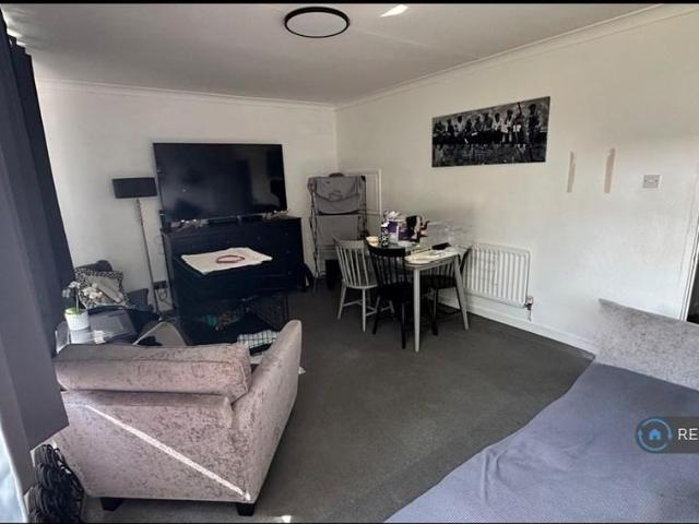 2 bedroom maisonette to rent