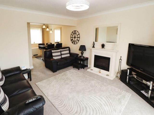 2 bedroom maisonette to rent