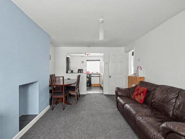 2 bedroom maisonette to rent