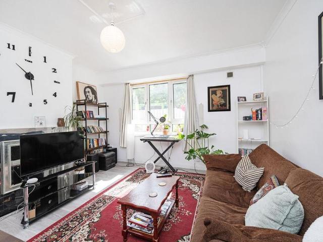 2 bedroom maisonette to rent