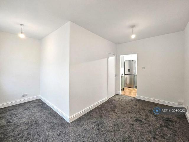 2 bedroom maisonette to rent