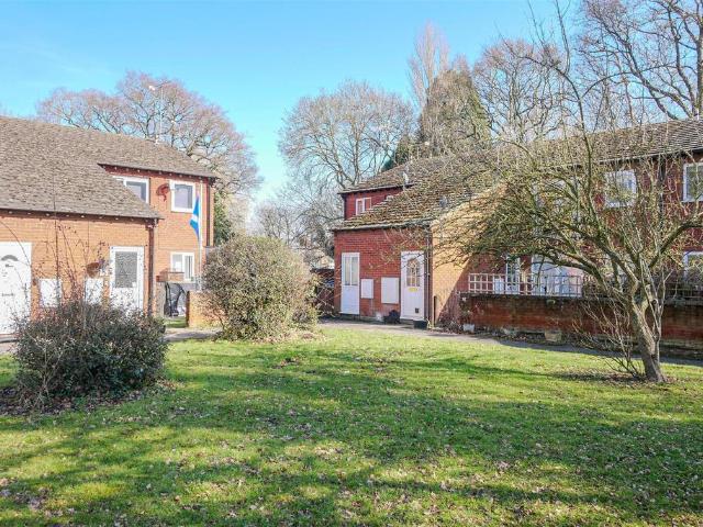 2 bedroom maisonette to rent