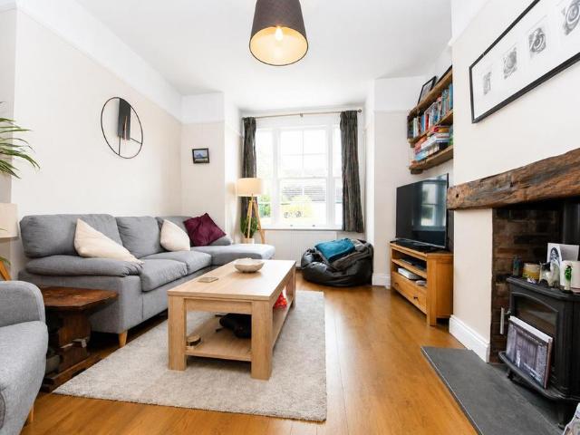 2 bedroom maisonette to rent