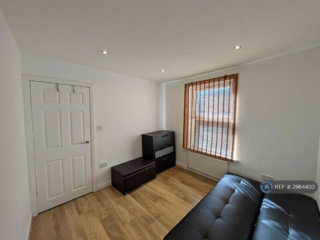 2 bedroom maisonette to rent