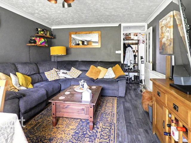 2 bedroom maisonette to rent