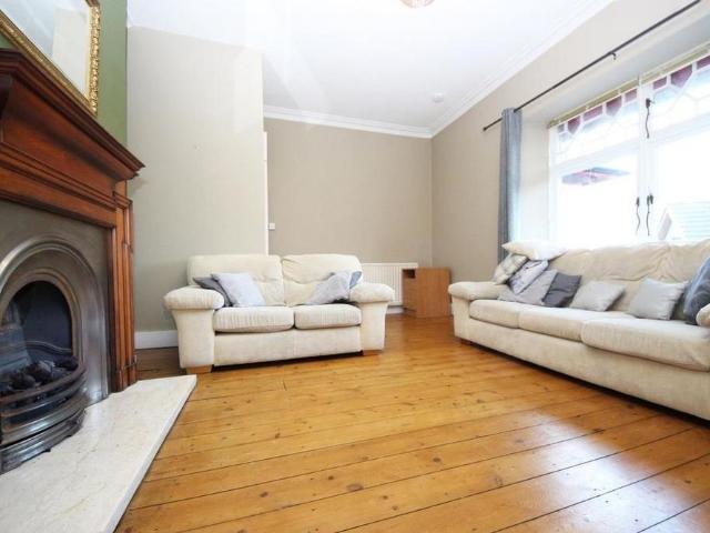 2 bedroom maisonette to rent