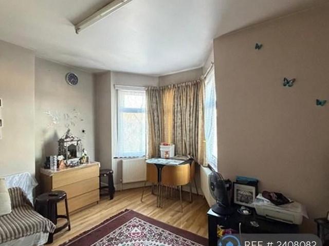 2 bedroom maisonette to rent