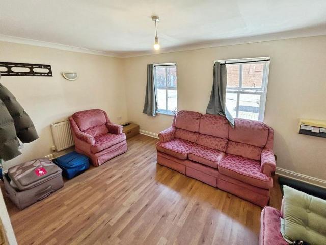 2 bedroom maisonette to rent