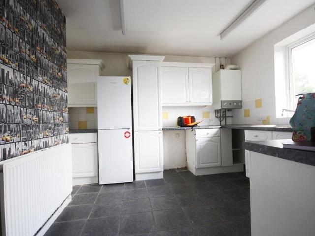 2 bedroom maisonette to rent