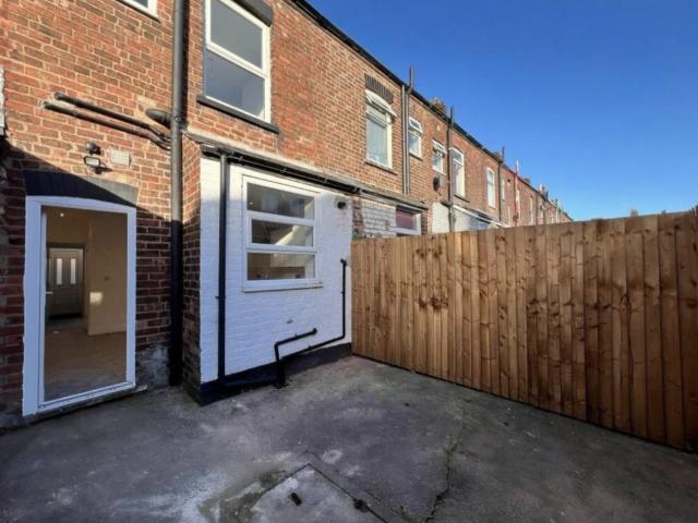 2 bedroom maisonette to rent