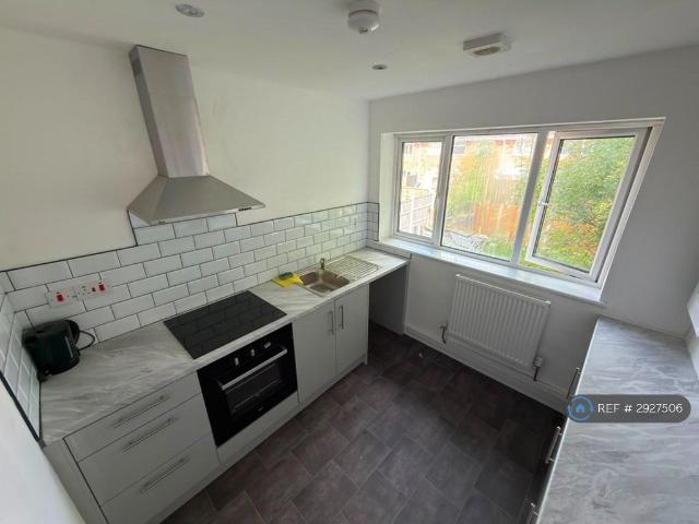 2 bedroom maisonette to rent