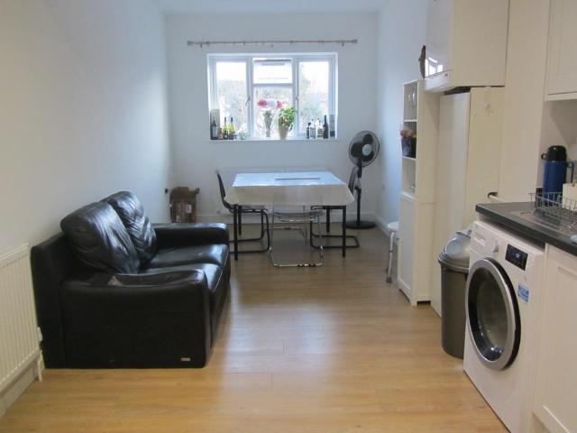 2 bedroom maisonette to rent