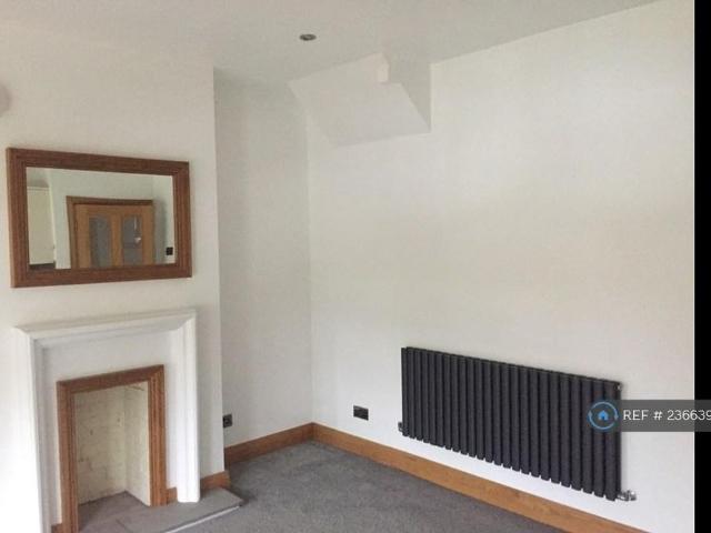 2 bedroom maisonette to rent
