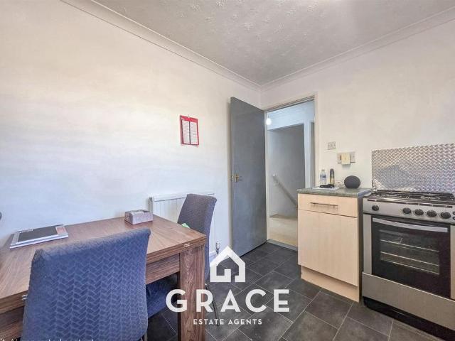 2 bedroom maisonette to rent