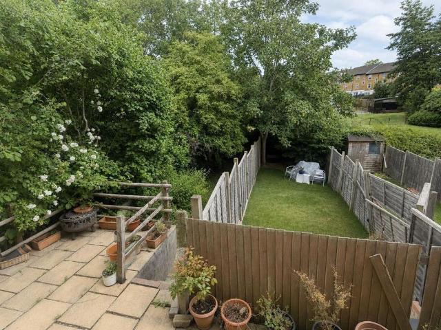 2 bedroom maisonette to rent