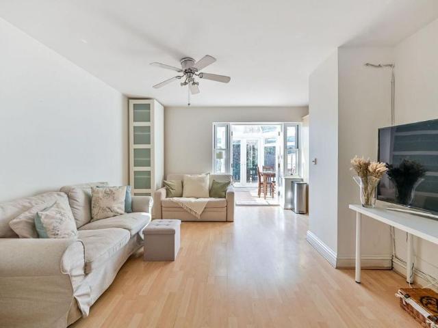 2 bedroom maisonette to rent