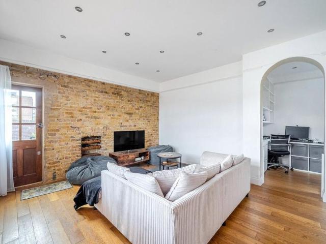 2 bedroom maisonette to rent