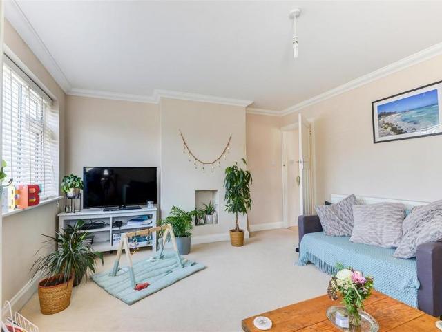 2 bedroom maisonette to rent