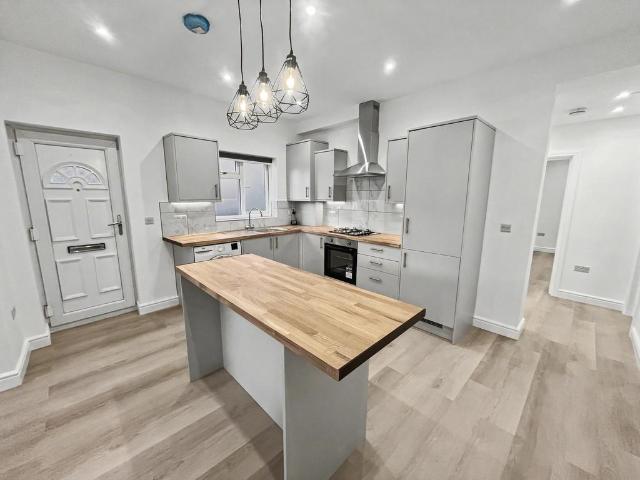 2 bedroom maisonette to rent