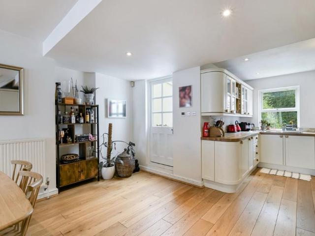 2 bedroom maisonette to rent