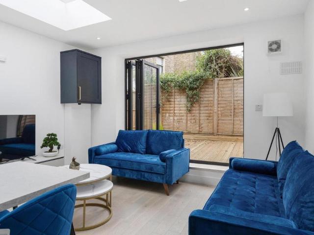 2 bedroom maisonette to rent