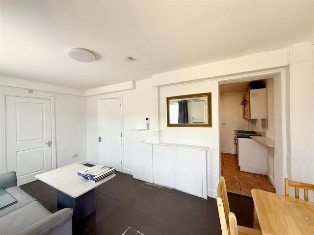 2 bedroom maisonette to rent