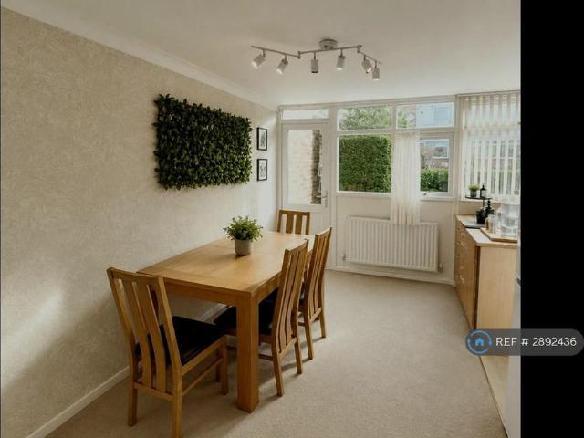 2 bedroom maisonette to rent