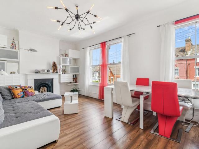 2 bedroom maisonette to rent