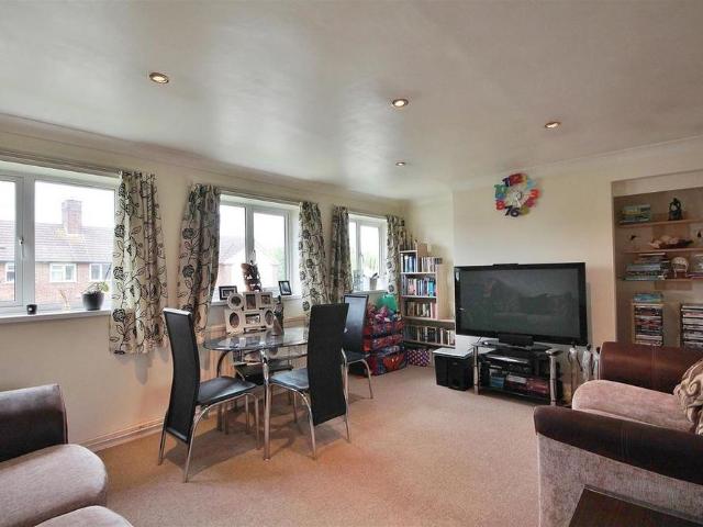 2 bedroom maisonette to rent