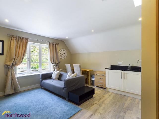 2 bedroom maisonette to rent