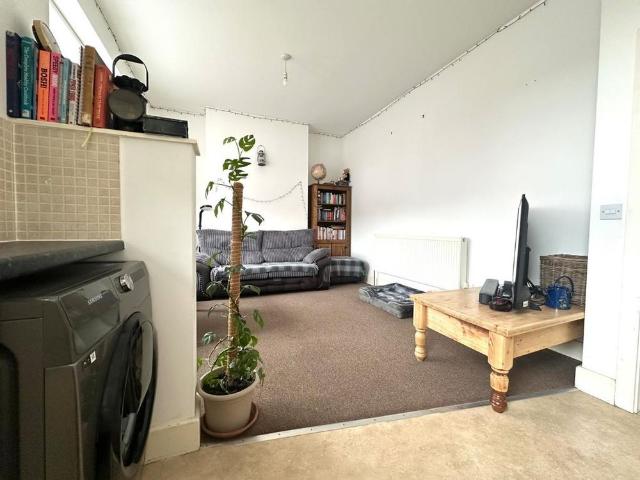 2 bedroom maisonette to rent