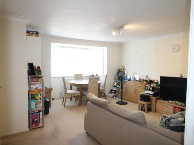2 bedroom maisonette to rent