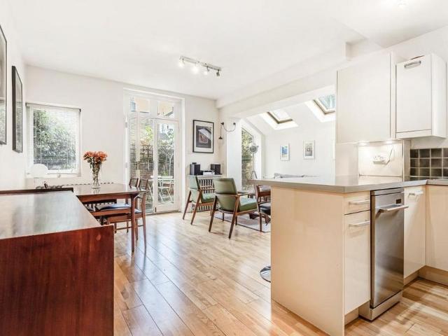 2 bedroom maisonette to rent