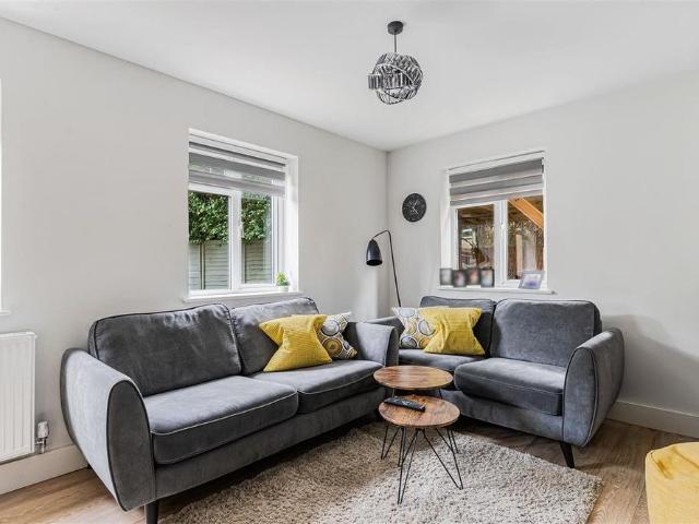 2 bedroom maisonette to rent