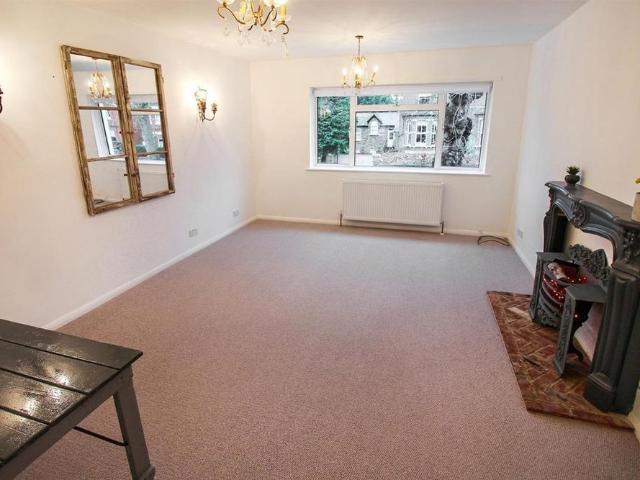 2 bedroom maisonette to rent