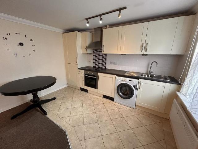 2 bedroom maisonette to rent