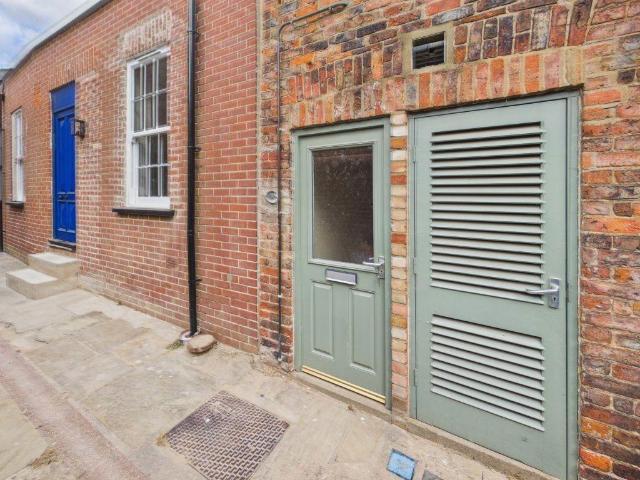 2 bedroom maisonette to rent
