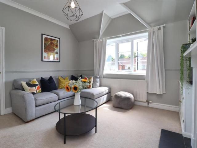 2 bedroom maisonette to rent
