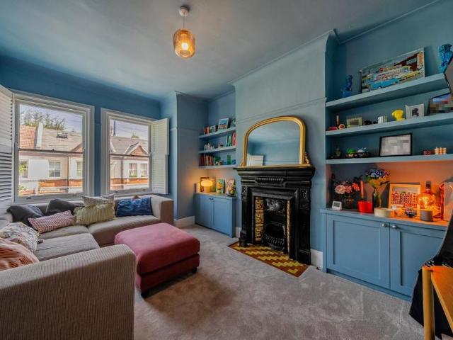 2 bedroom maisonette to rent