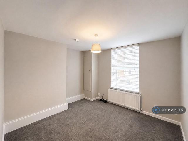 2 bedroom maisonette to rent