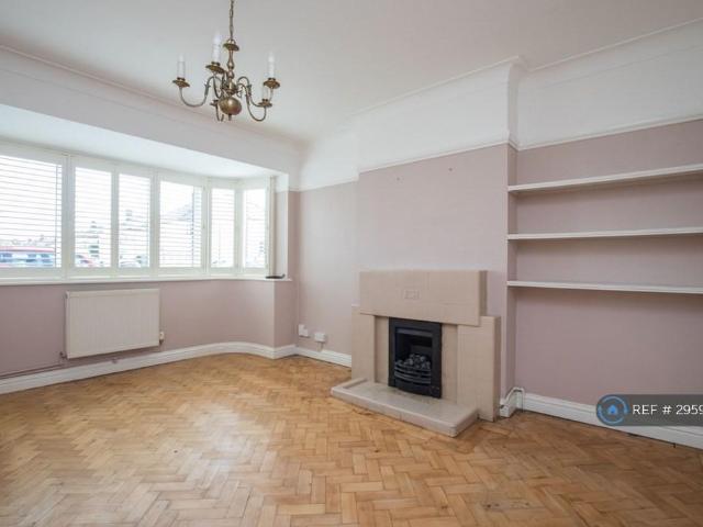 2 bedroom maisonette to rent