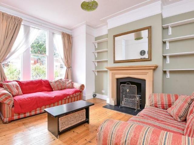 2 bedroom maisonette to rent