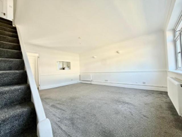 2 bedroom maisonette to rent