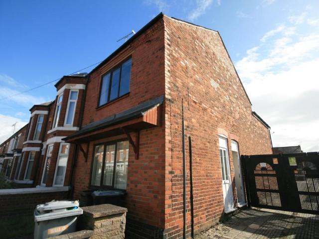 2 bedroom maisonette to rent